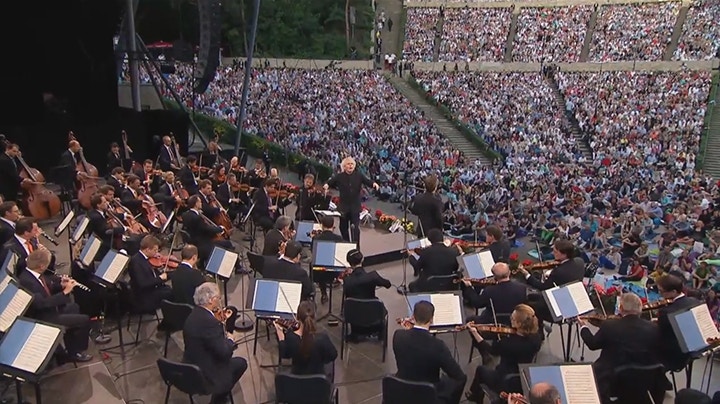 Concert Sir Simon Rattle conducts Mendelssohn, Bach and Beethoven ...